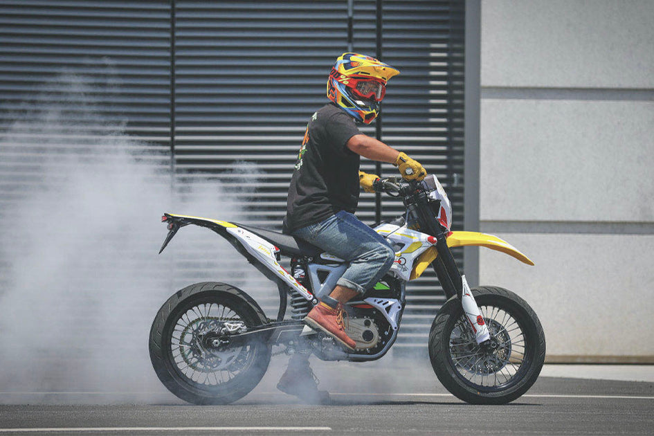 Sur-Ron Storm SM on Display for the First Time! – Surron